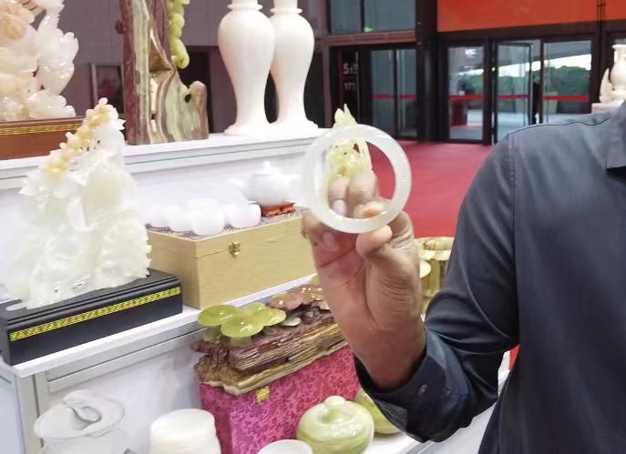 Pakistani jade exhibitor grows with CIIE